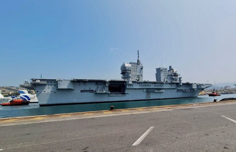 Arrivate a Genova, al terminal PSA SECH, le navi militari Vulcano e ...